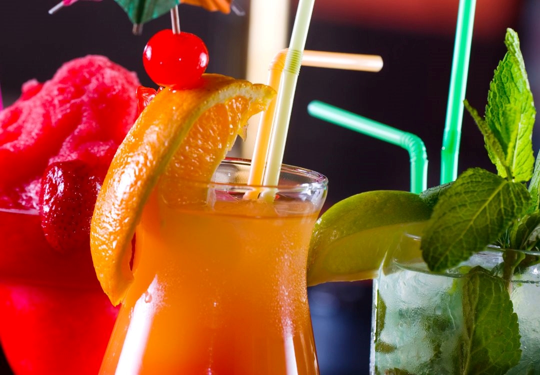 Esta noche: ¡Trazos y cócteles caribeños en Columbus!